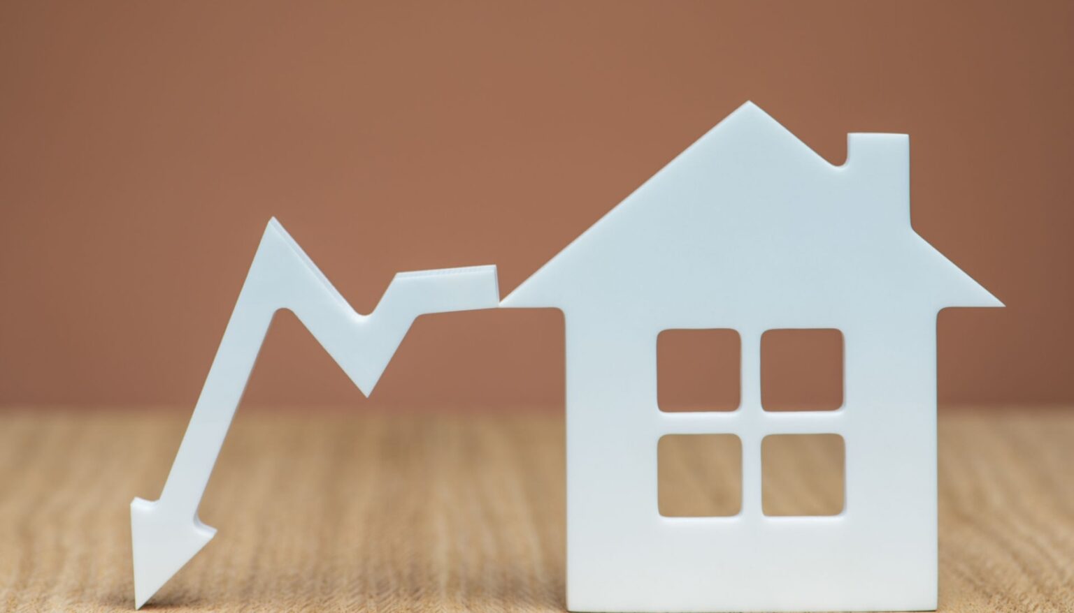 Will the Housing Market Crash in 2025: Expert Forecast
